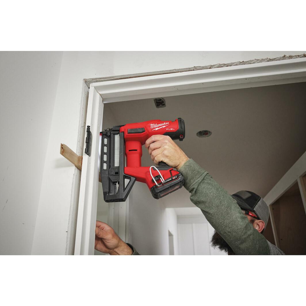 MILWAUKEE M18 FN16GS-0X FUEL rechte accu-afwerkingstacker 16Ga in HD ...