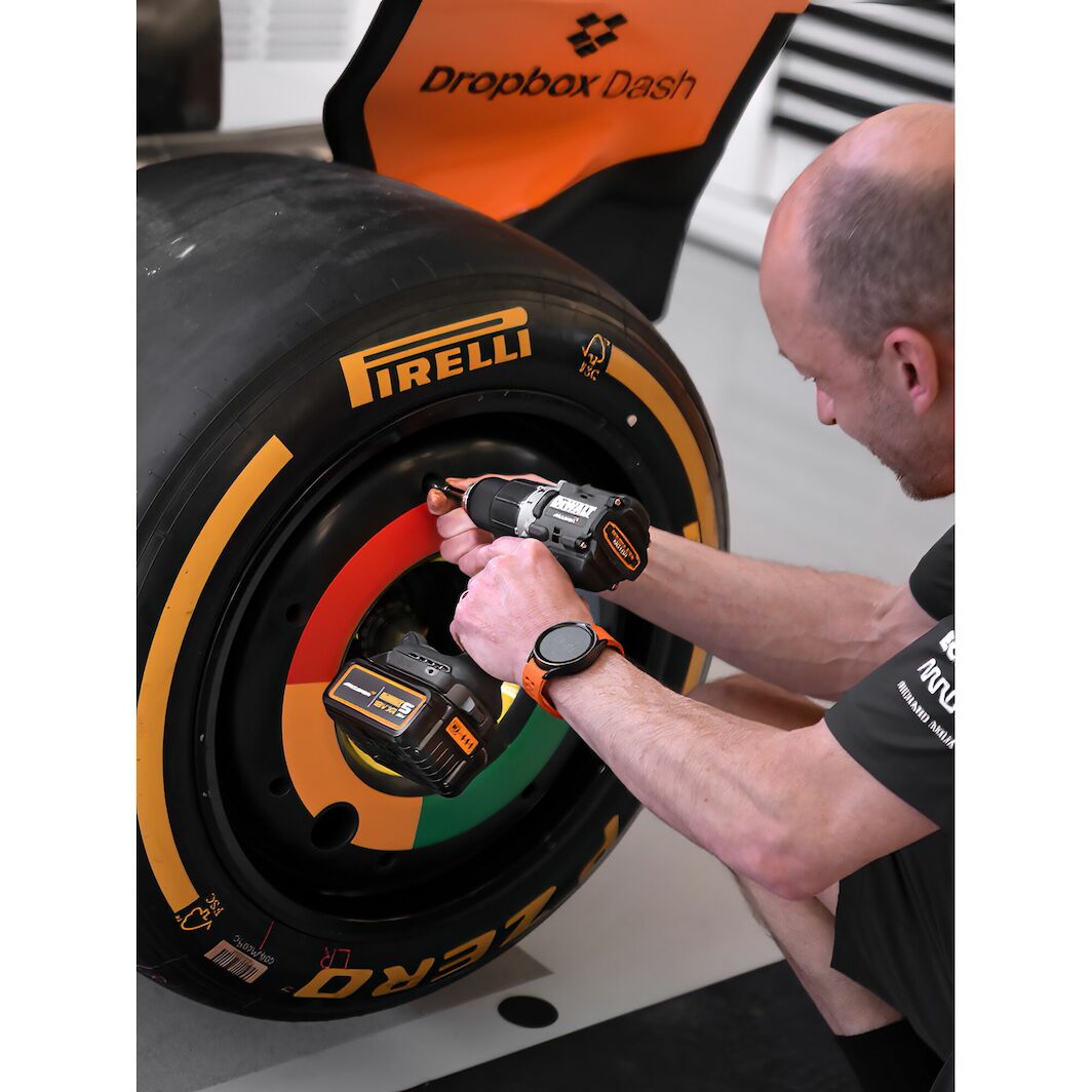 DEWALT DCD85MP2T-QW Perceuse à percussion compacte sans balais 18V XR McLaren en TSTAK (2x ...