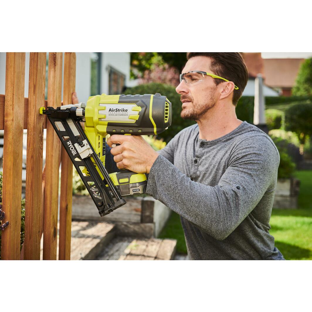 RYOBI R15GN18-0 18V ONE+ accu-tacker 15Ga (zonder accu en lader ...