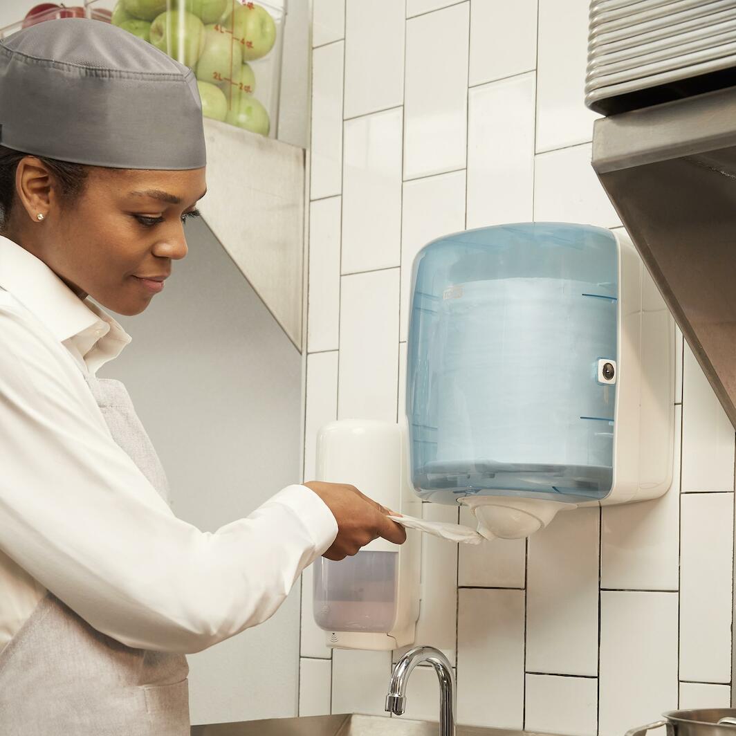 TORK 473180 Reflex centrefeed dispenser, turquoise and white, M4 | Klium